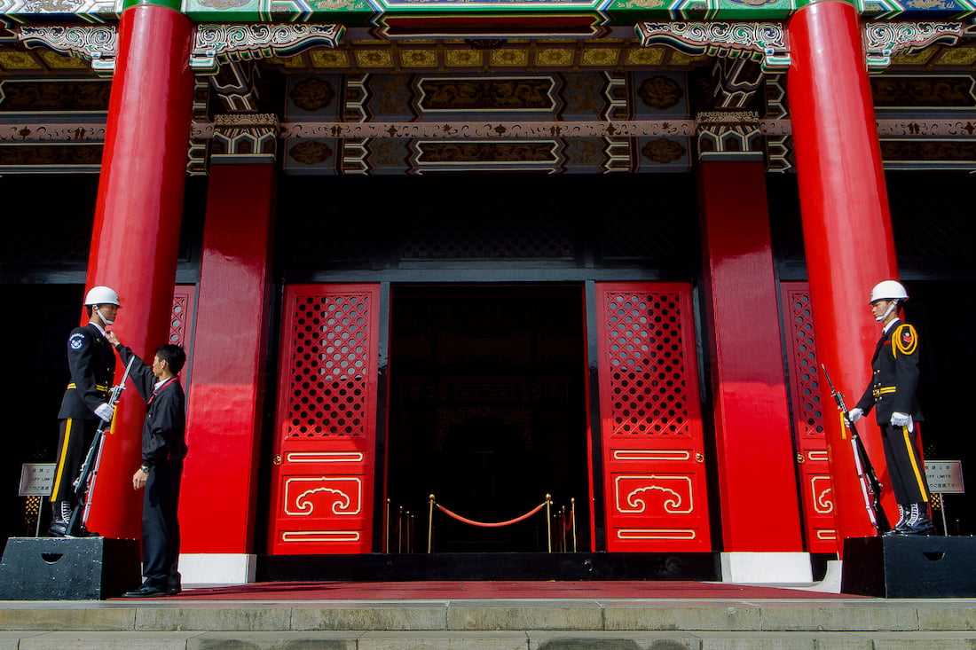 [National Revolutionary Martyrs' Shrine, Taipei] The Guards At Martyrs ...