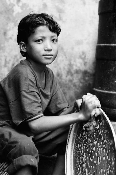 [Patan, Nepal] Boy Washes Dishes | Photo by awazo.com