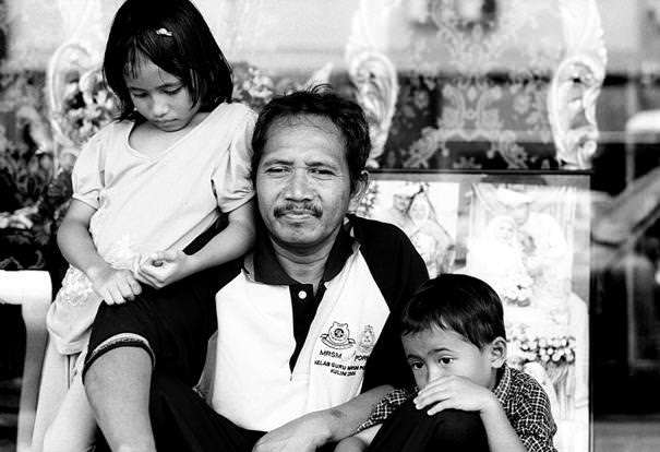 [Batu Pahat, Malaysia] Tired Family | Photo by awazo.com