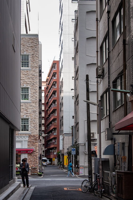 [Shinjuku, Tokyo] Even In Shinjuku, There Are Alleys Just Off The Main ...