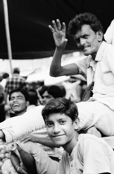 [Kolkata, India] Men In The Market | Photo by awazo.com