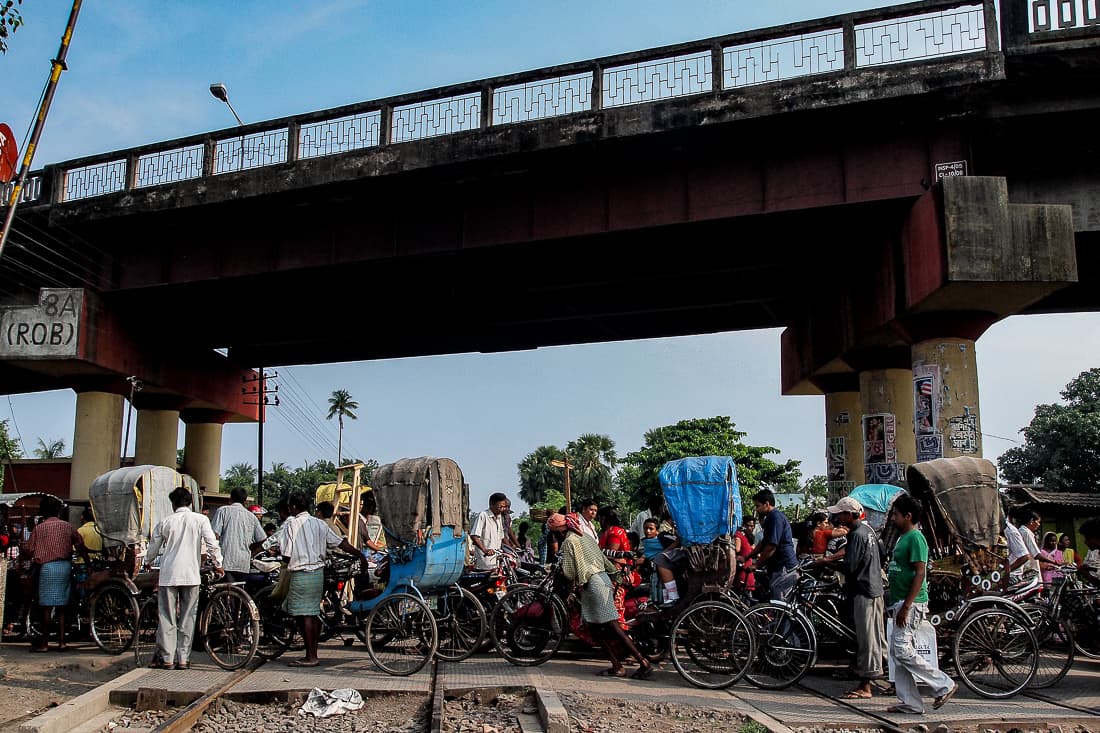 [Malda, India] Railroad Crossing Full Of People | Photo by awazo.com