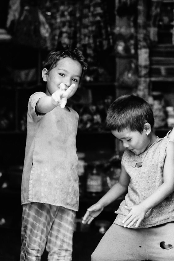 [Panauti, Nepal] Vigorous Kids | Photo by awazo.com