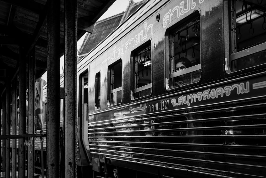 [Thailand] Hard Stare On The Train | Travel, Photo and Essay by Tetsu Ozawa