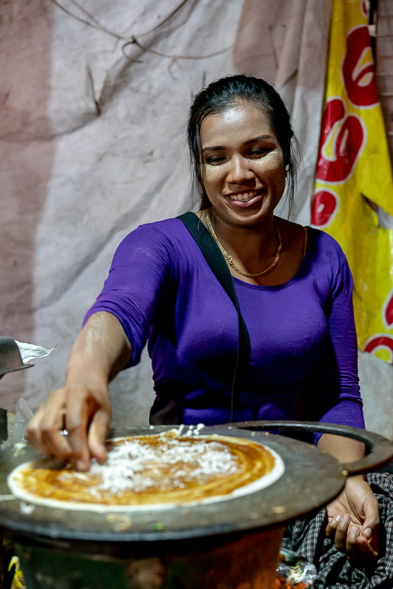 [Myanmar] Woman Cooking Mont Pyar Thalet | Travel, Photo and Essay by ...