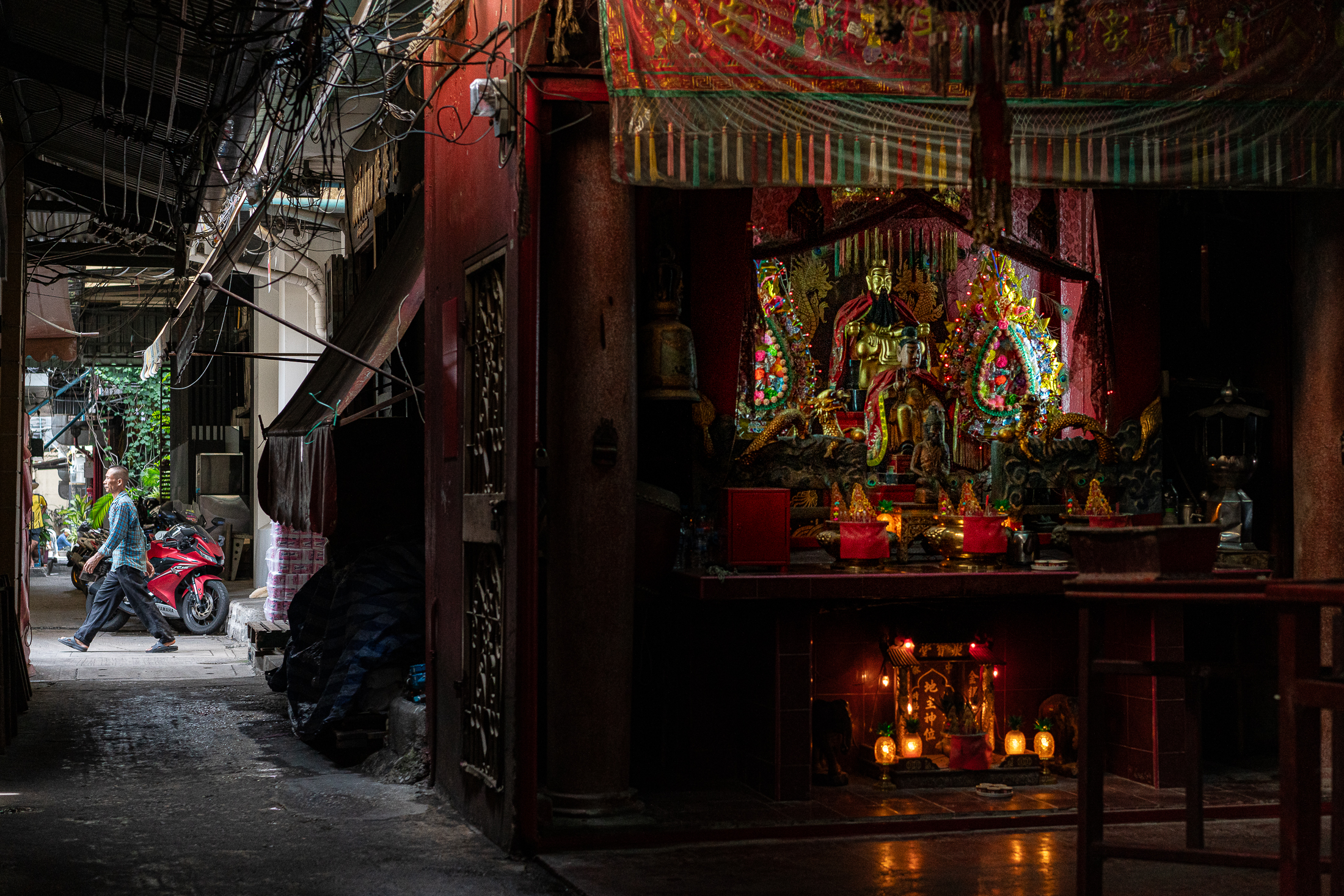 [Tha Tien Market, Bangkok] An Altar In The Tha Tien Market, Where A ...