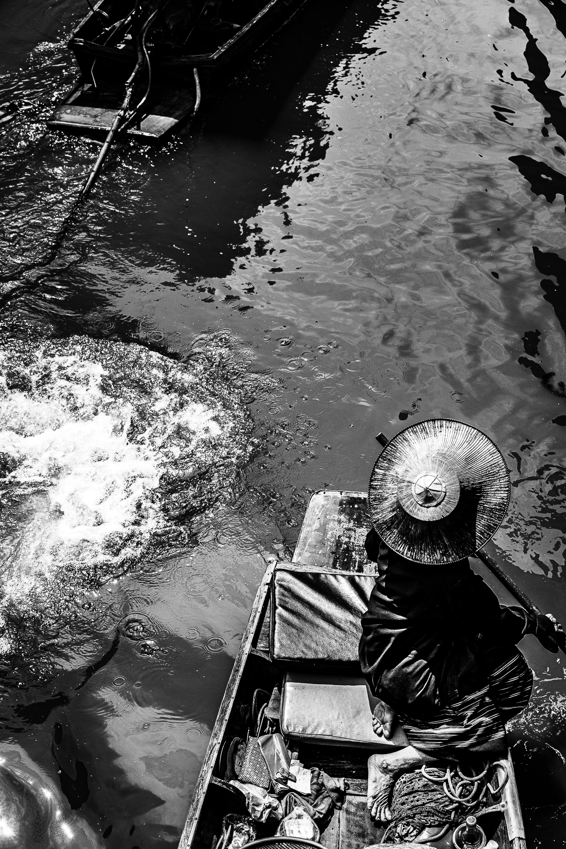 [Damnoen Saduak Floating Market, Thailand] A Female Boatman Wearing A ...