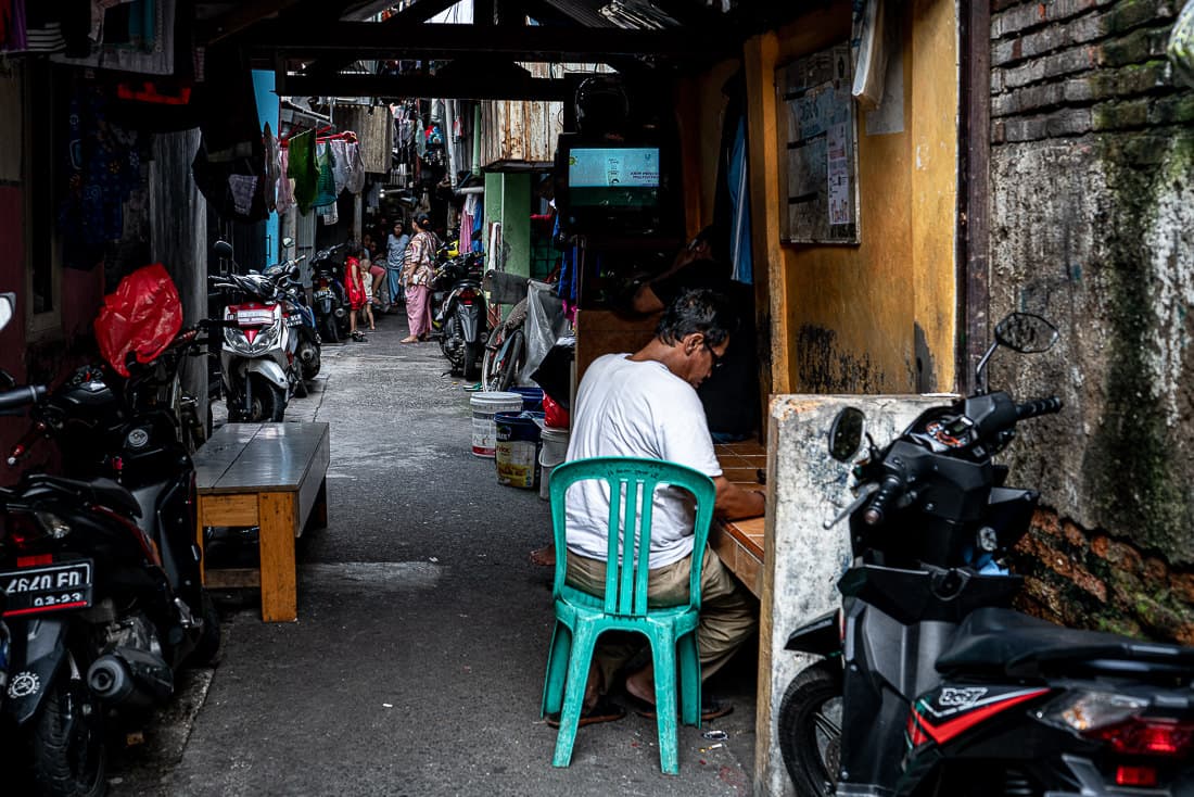 [Indonesia] Entrance To A Messy Alleyway | Travel, Photo and Essay by ...