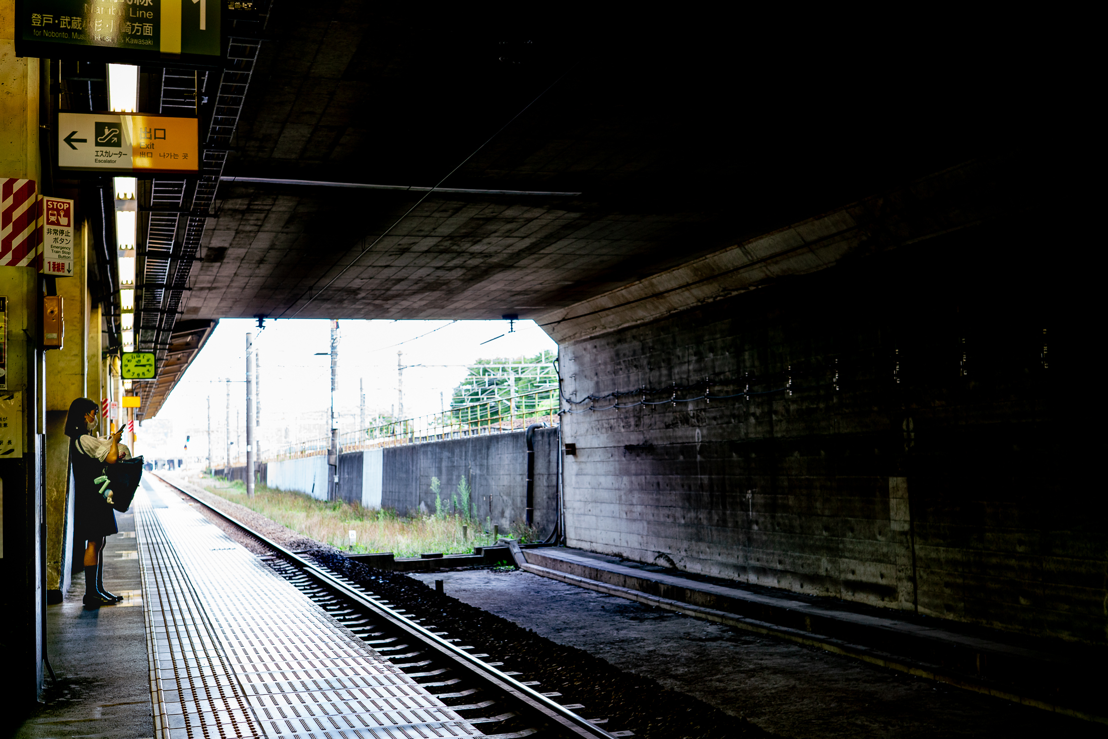 [Fuchu Honmachi Station, Tokyo] The Platform Wall At Fuchu Honmachi Station Has No Digital ...