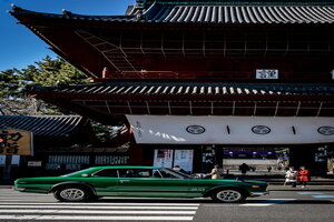 [Tokyo] Stone Statue And Wooden Gate In Sengaku-Ji | Stroll, Photo and ...