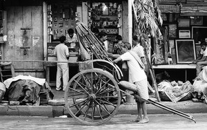 Rickshaw Man And Supercar (Tokyo) | BOXMAN fotologue