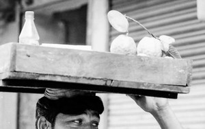 Man Emptying A Plastic Bag (Thailand) | BOXMAN fotologue